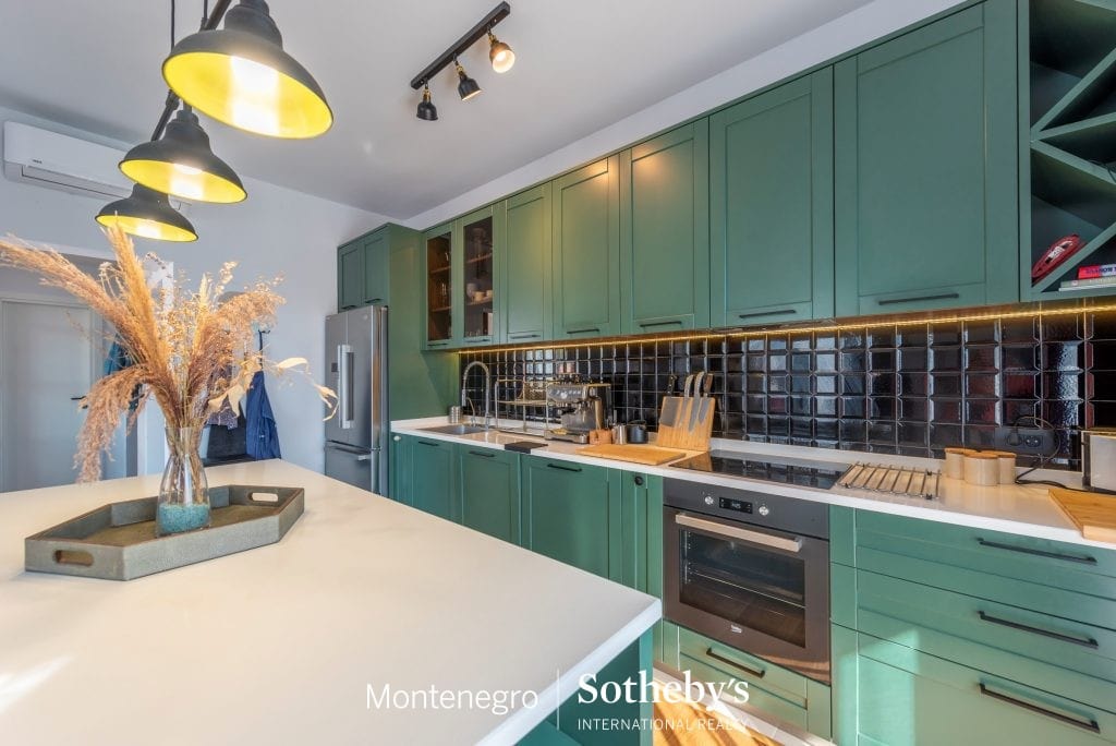 Donja Lastva 2-Bedroom Apartment with Cool Sea Views