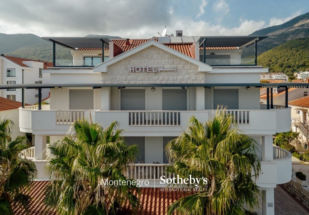 Bijela 4-Star Fully Renovated Hotel Near the Seafront