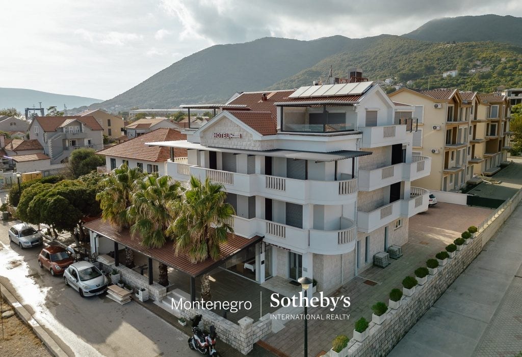 Bijela 4-Star Fully Renovated Hotel Near the Seafront