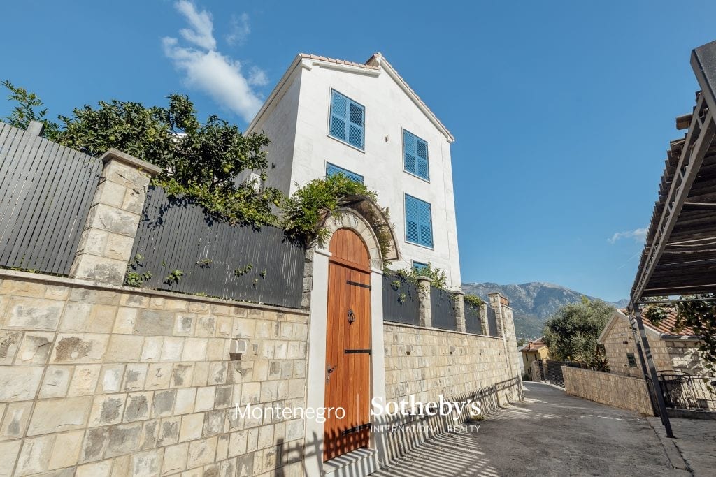 Kava Stone Villa – Traditional Stone Villa with Sea Views